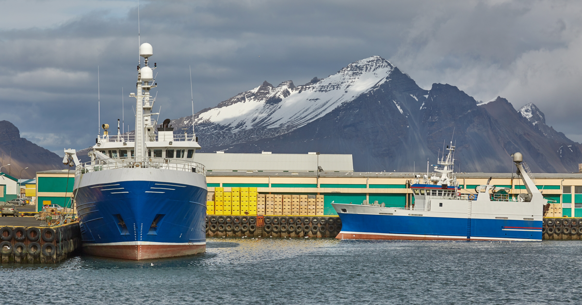 Safe passage through an ebb shoal in Iceland’s harsh wave climate